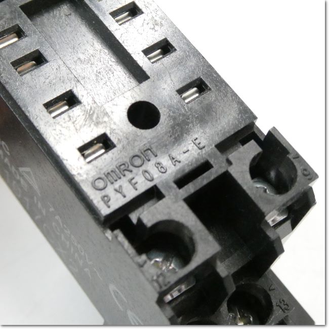 FA機器ドットコム / PYF08A-E 角形ソケット 表面接続 8ピン (OMRON) | FA機器ドットコム