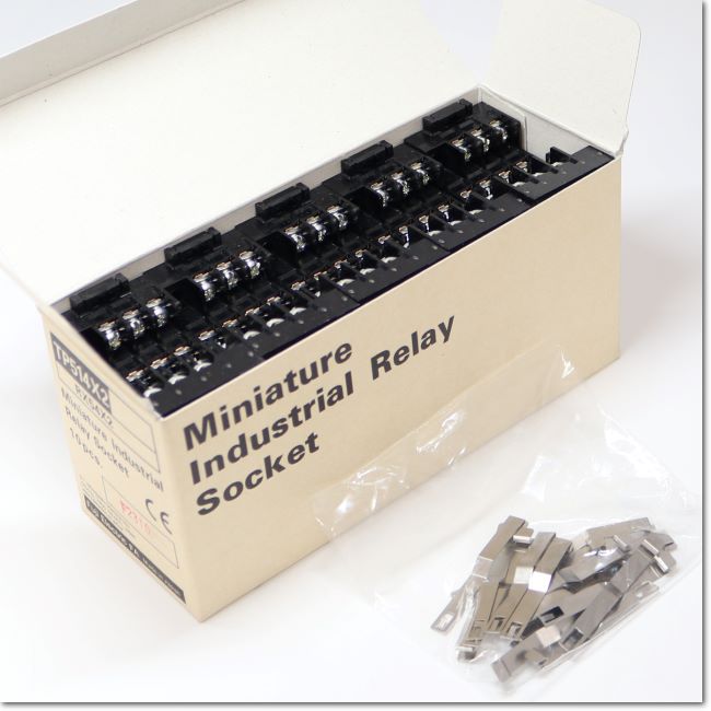 FA機器ドットコム / TP514X2 レール取付形ねじ配線用ソケット 10個入 保持金具付 (富士電機) | FA機器ドットコム